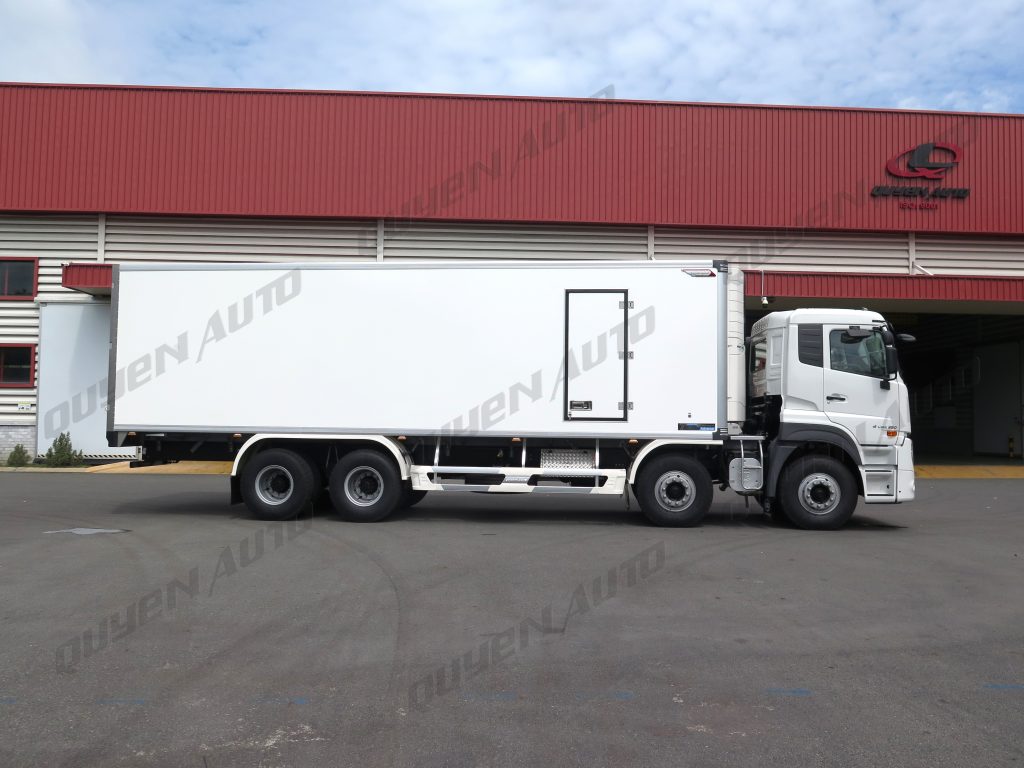 UD TRUCKS QUESTER CGE 350 8X4 - EURO 5 và 5 lý do không nên bỏ qua